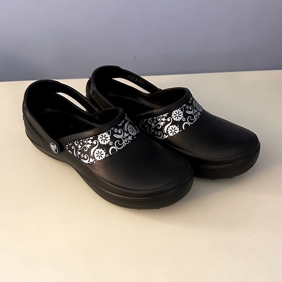 CROCS | Shoes | Crocs Black And White Floral Clogs | Poshmark